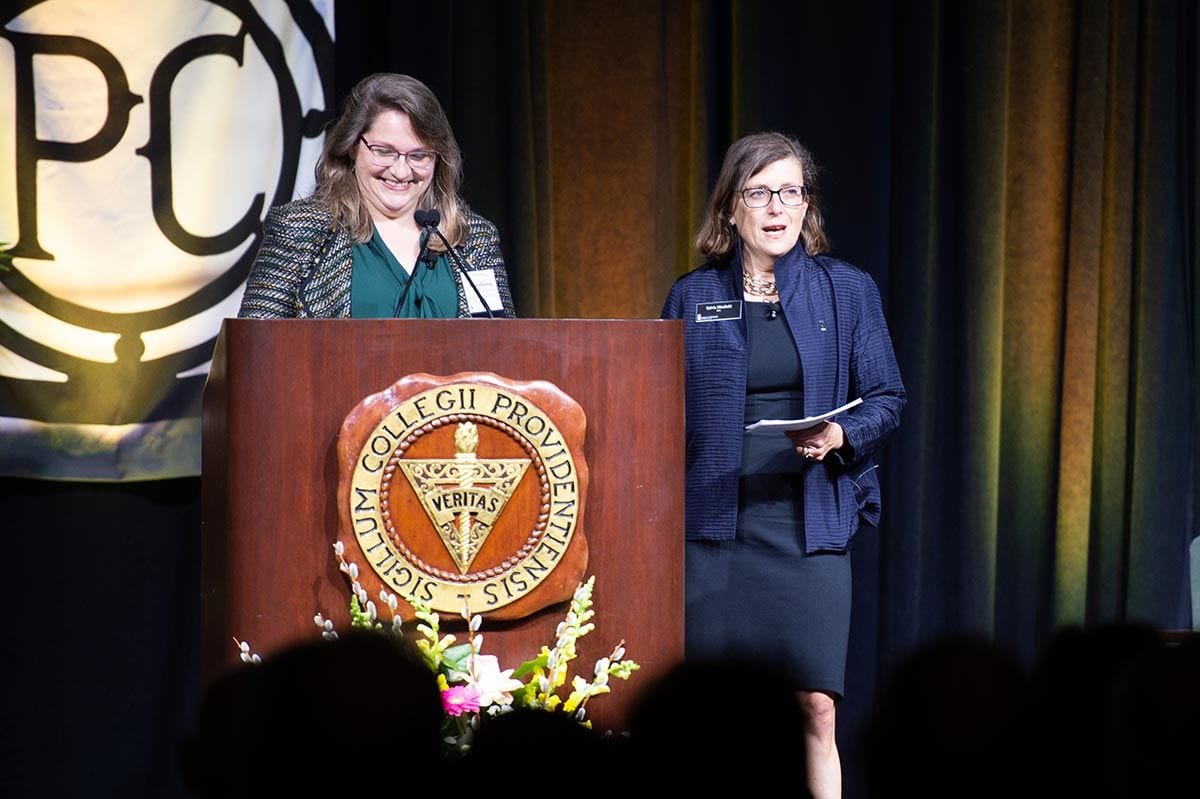 Former CEO Carly Fiorina inspires students with lecture on leadership ...