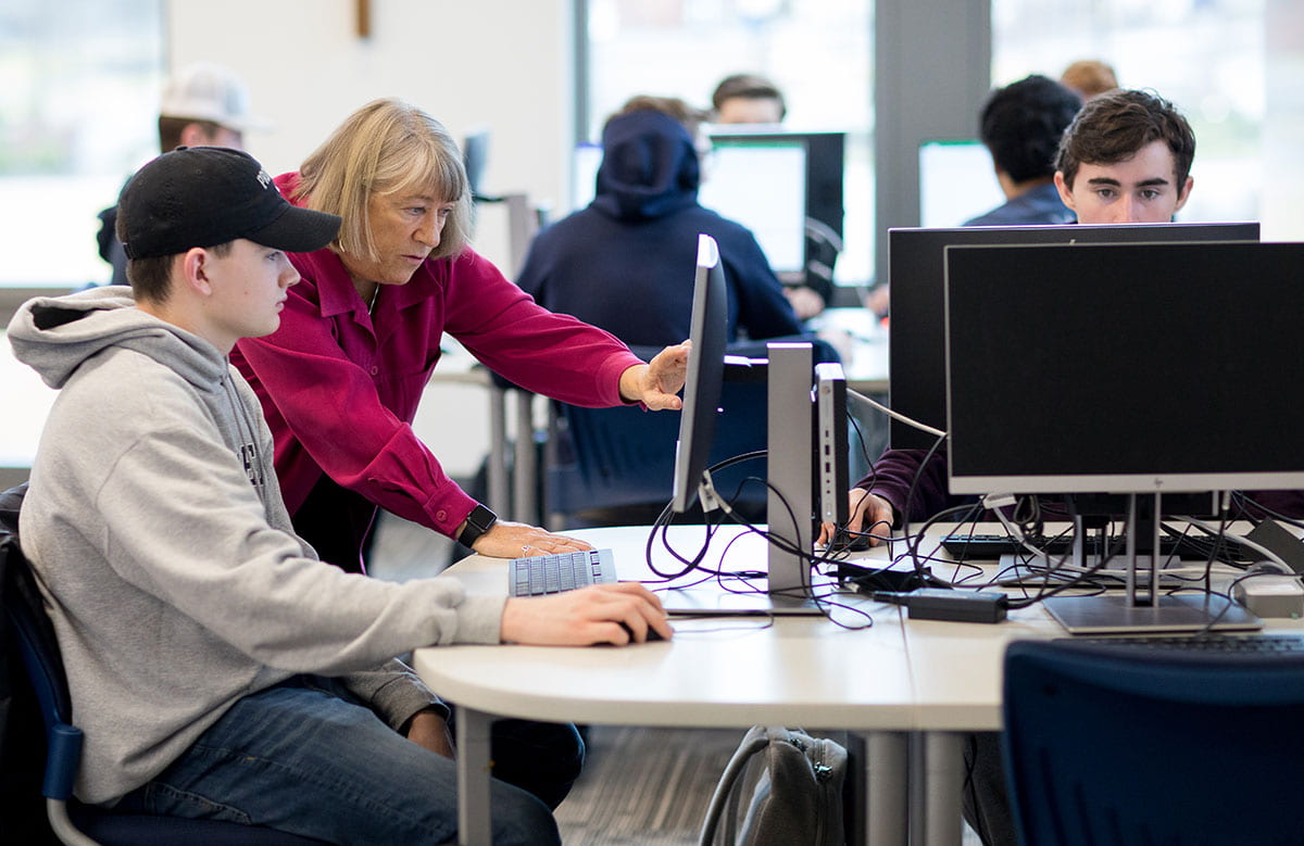 Accountancy professor’s $500,000 gift adds new computer lab to business ...